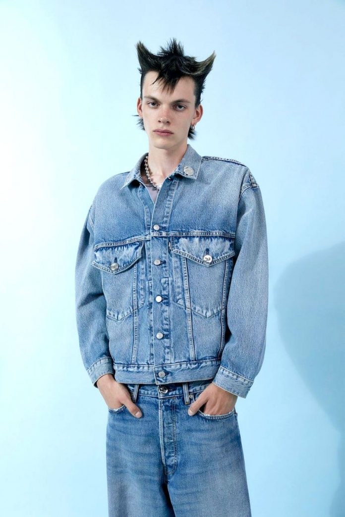 Tak prezentuje się wspólna kolekcja Levi's x AMBUSH