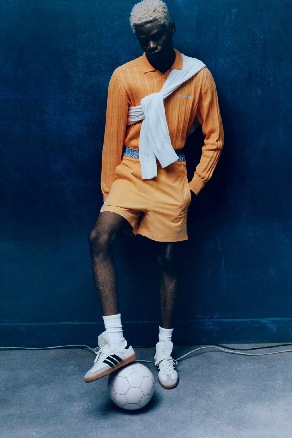 Sprawdź lookbook z kolekcją Pharrell Williams x adidas Samba Humanrace