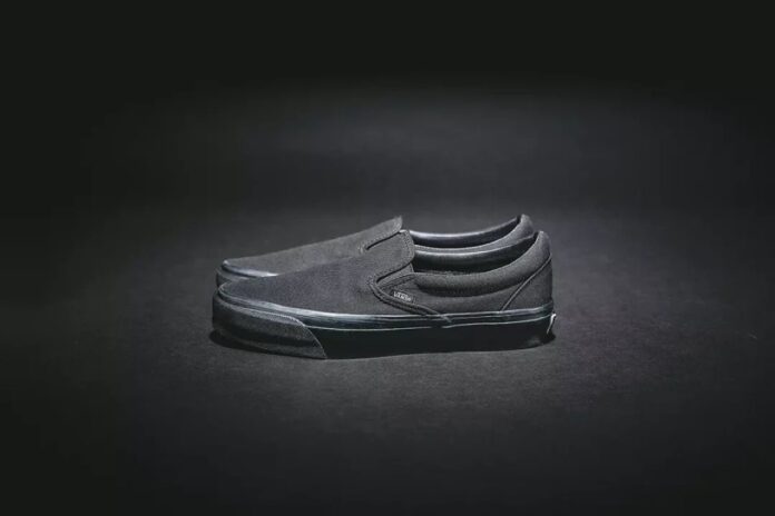 Czarny minimalizm: Odkryj kolekcję Vans „Triple Black”
