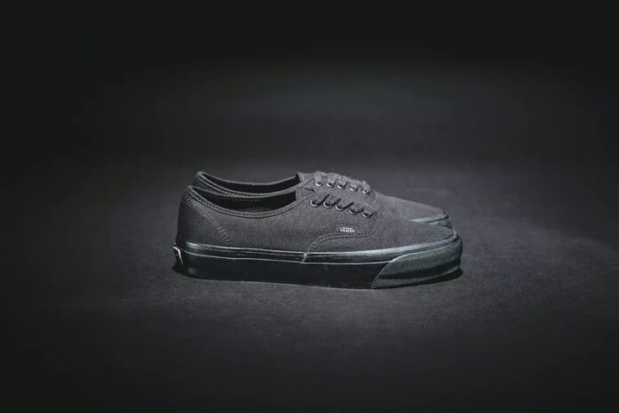 Czarny minimalizm: Odkryj kolekcję Vans „Triple Black”